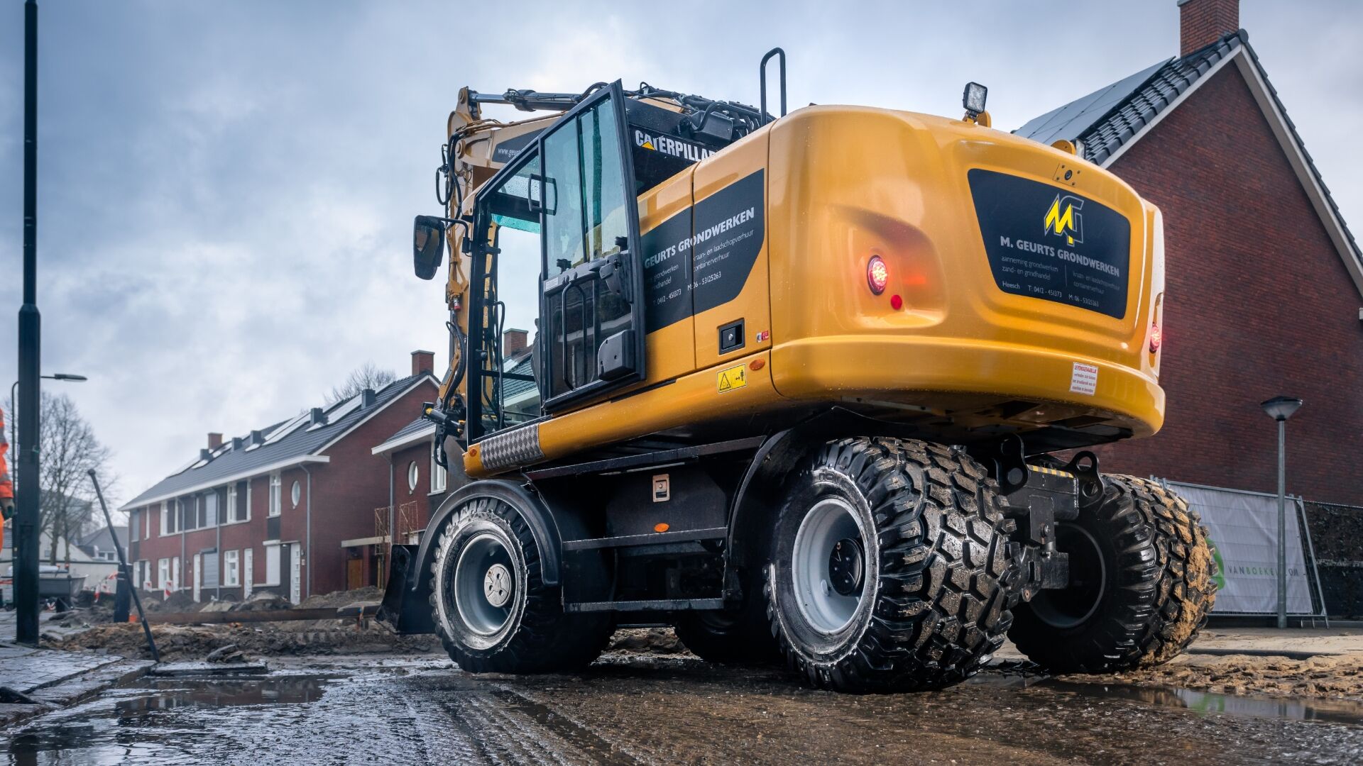 Wheeled excavator tires for versatile contracting / Nokian Tyres