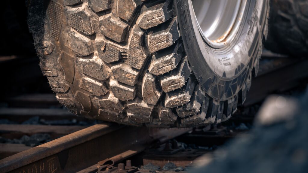 Tires for backhoe loaders / Nokian Tyres
