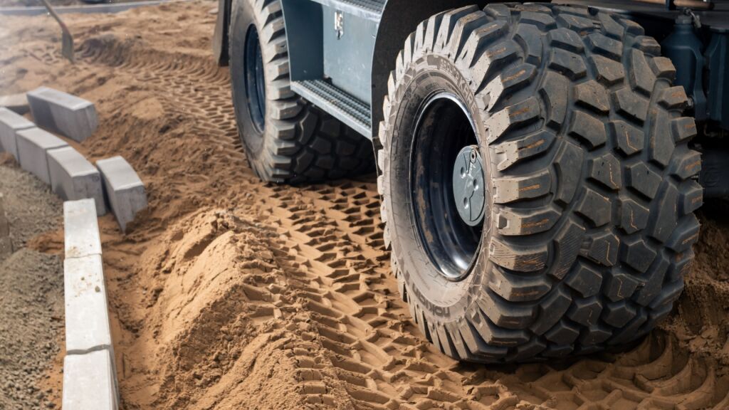 Wheeled excavator tires for versatile contracting / Nokian Tyres