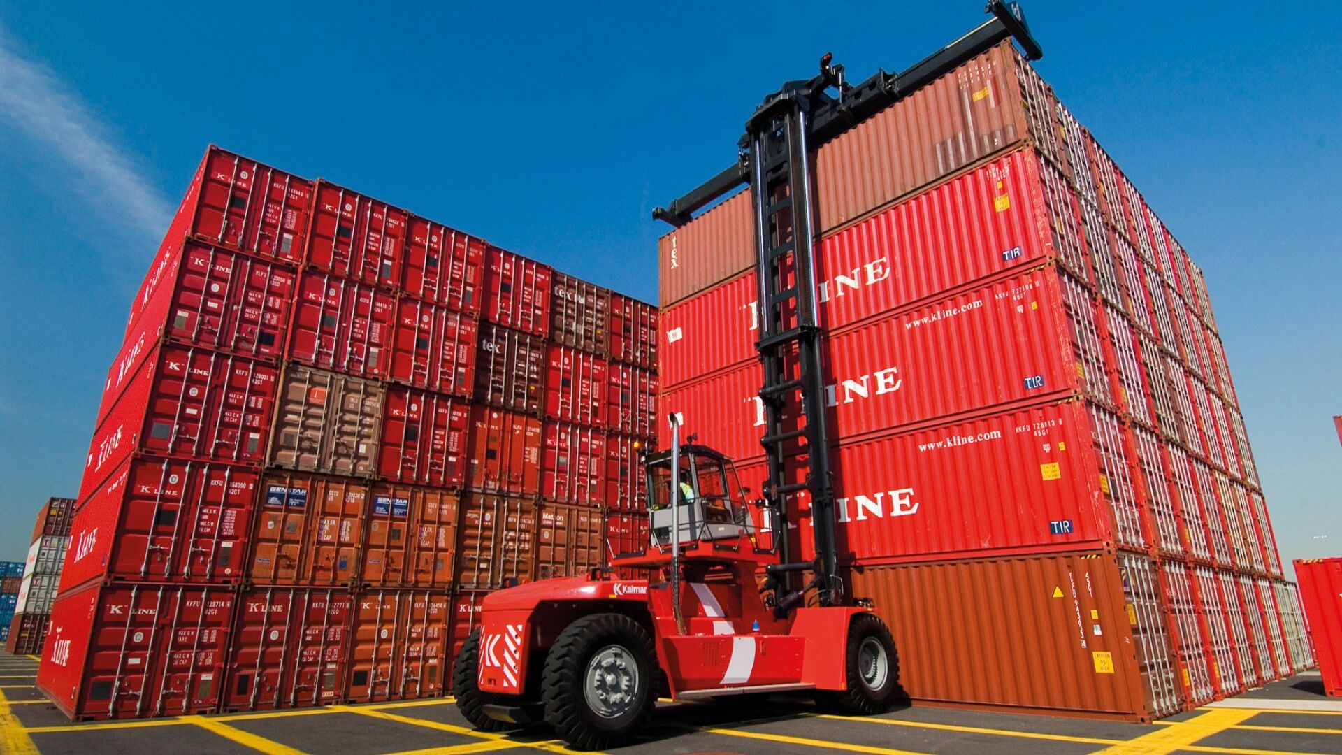 Empty container handler tires with agility and stability / Nokian Tyres