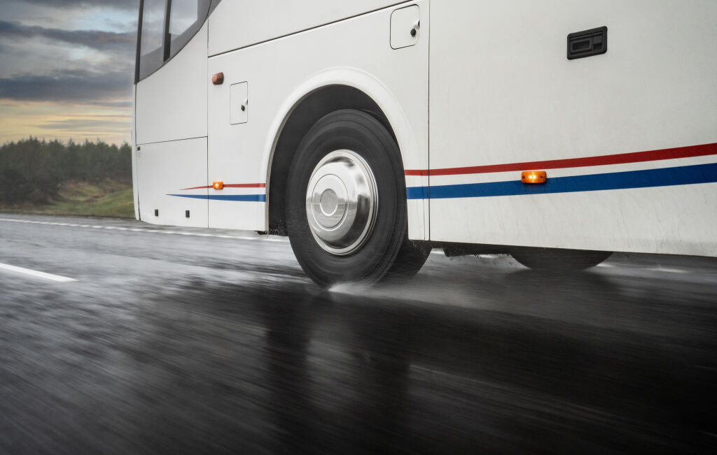 Hakka Truck Coach | Bus tire with confident grip and comfort / Nokian Tyres